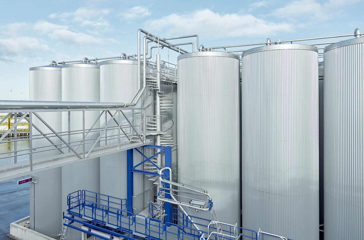 Oil Tanks and Silos for storage and processes | Stainless Steel ...