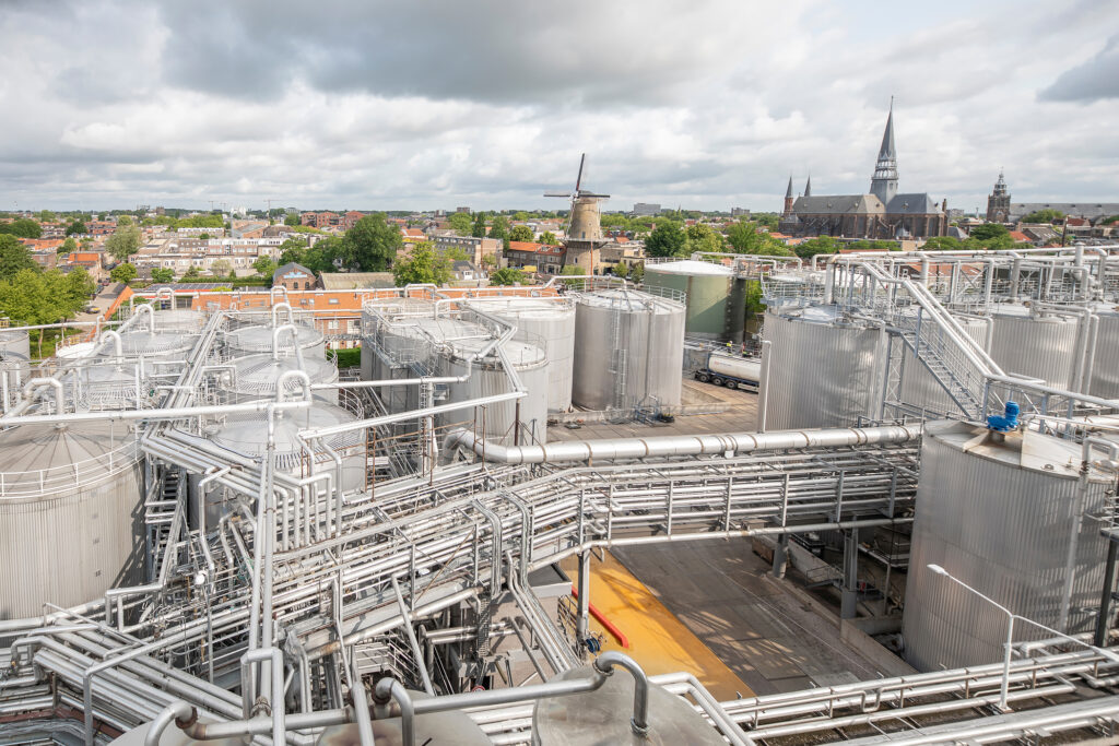 Stainless steel tanks for bioindustrial use at Cargill Gouda
